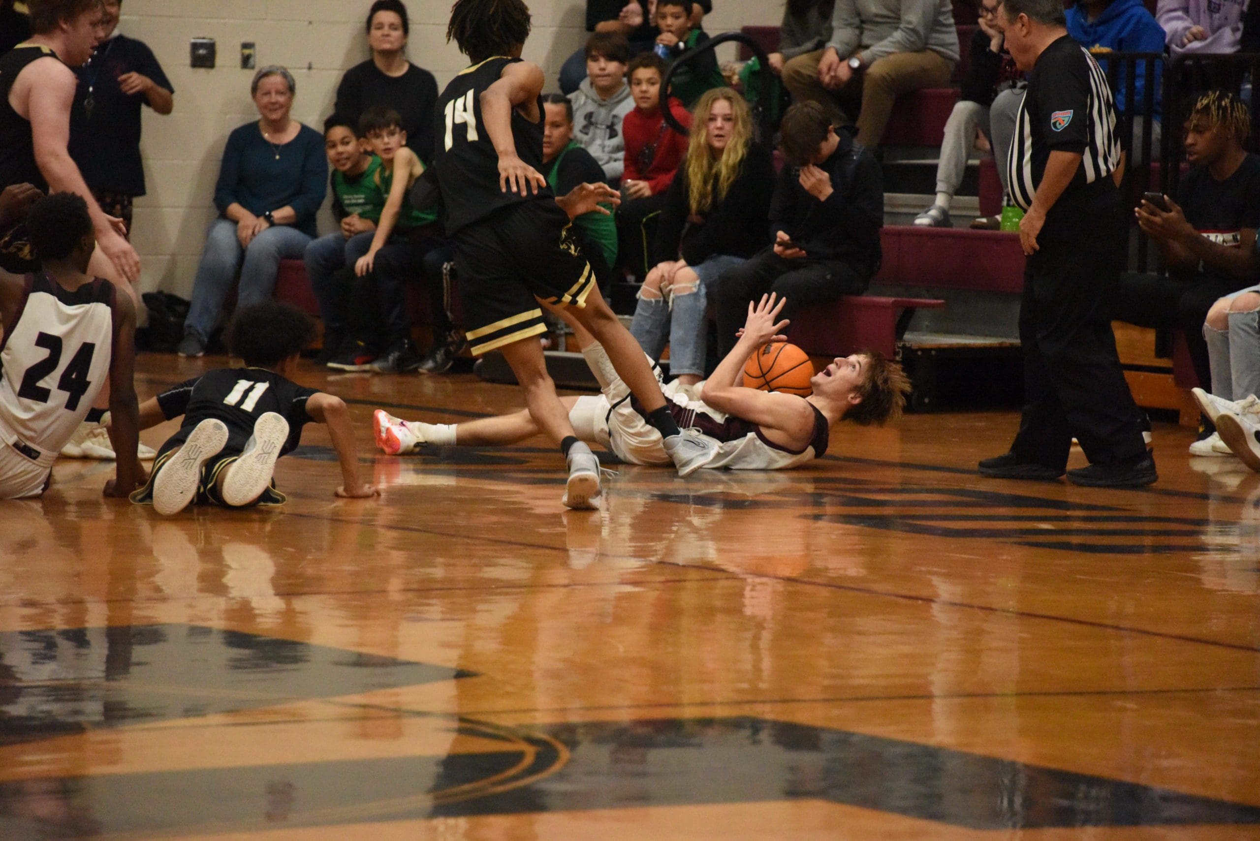 Navarre Raiders resilient in comeback win | Navarre Press