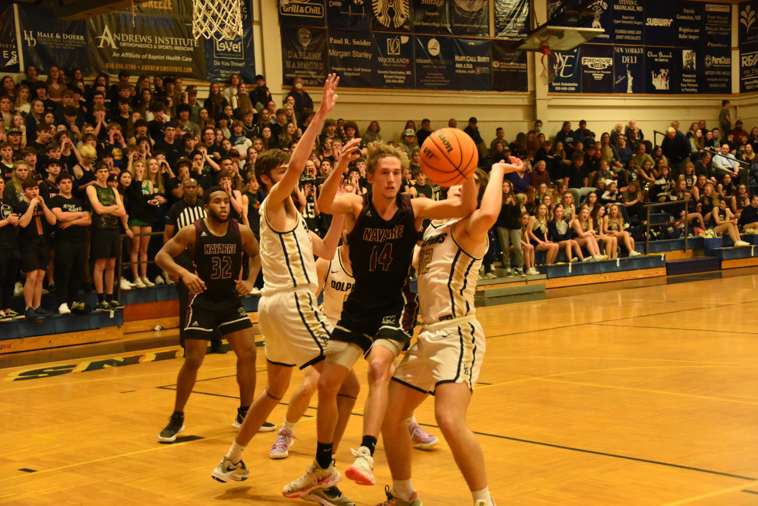 Navarre holds off Dolphins in boys hoops finale | Navarre Press