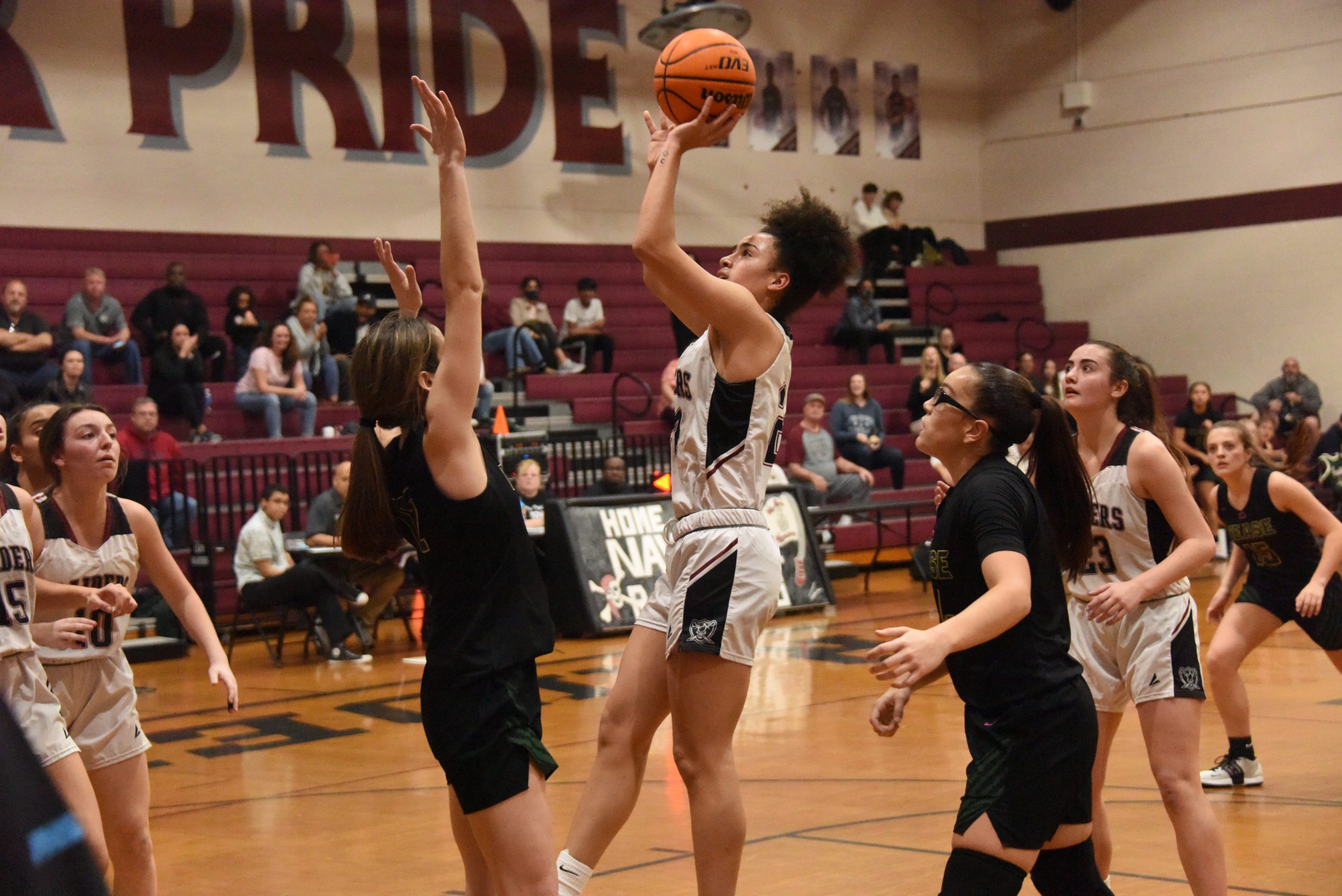 Navarre's Rachel Leggett commits to Jaguars | Navarre Press