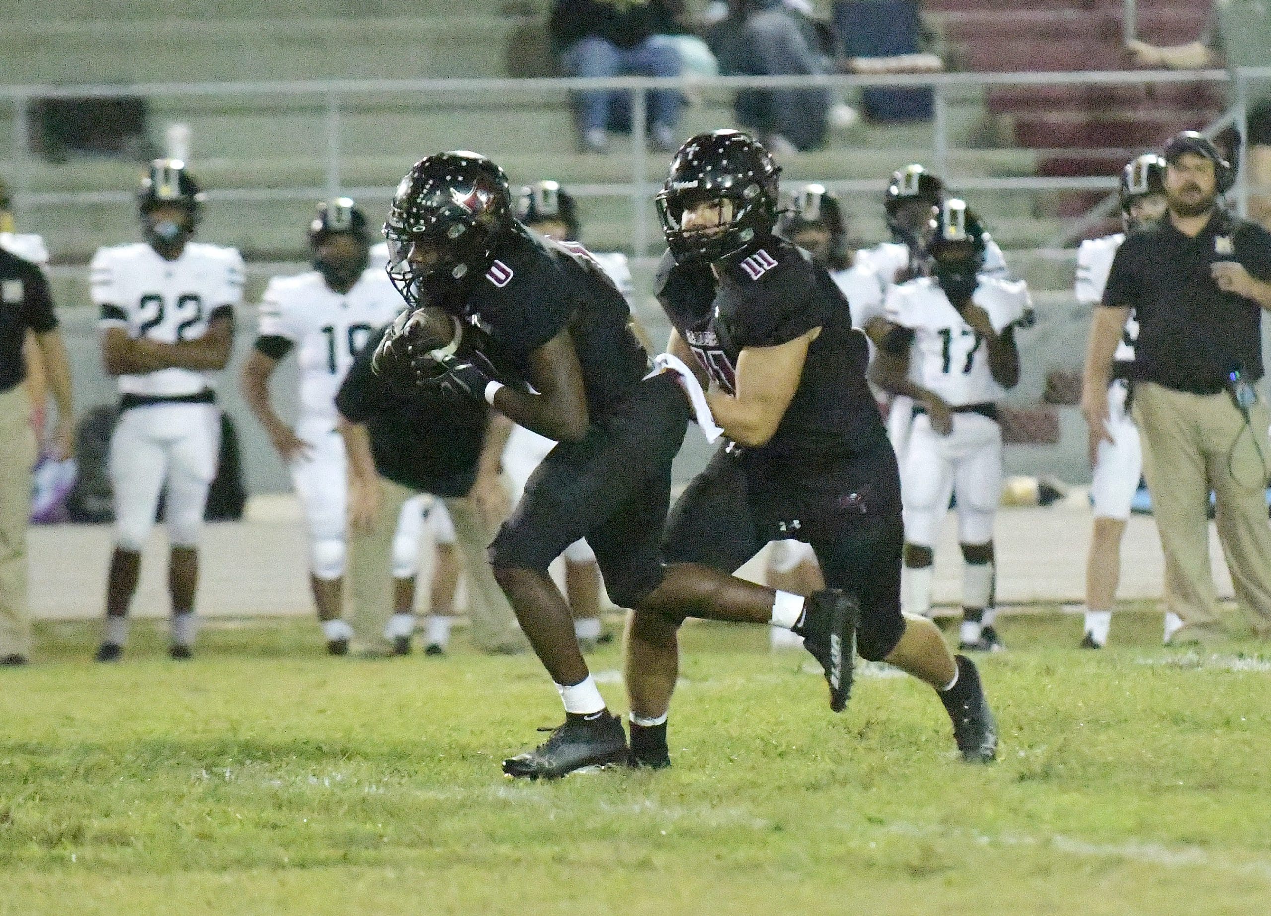 Navarre Raiders persevere in hard-fought district win | Navarre Press