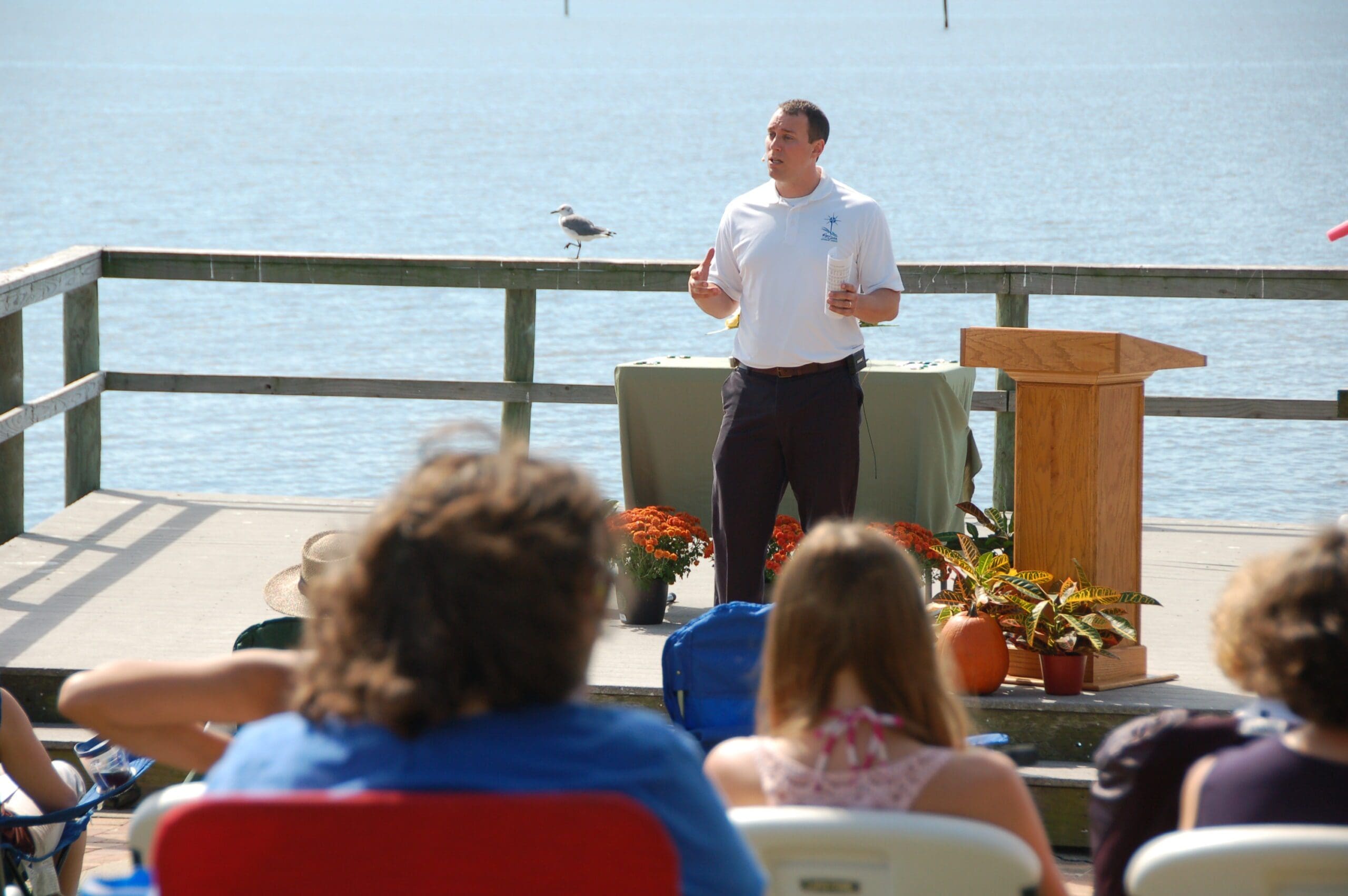 Worship by the Water removes barriers | Navarre Press