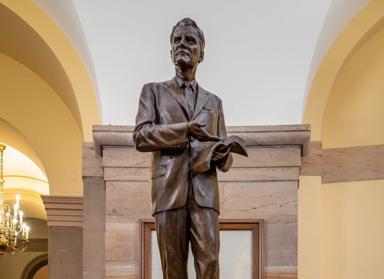 Rev. Billy Graham unveiled at U.S. Capitol | Navarre Press