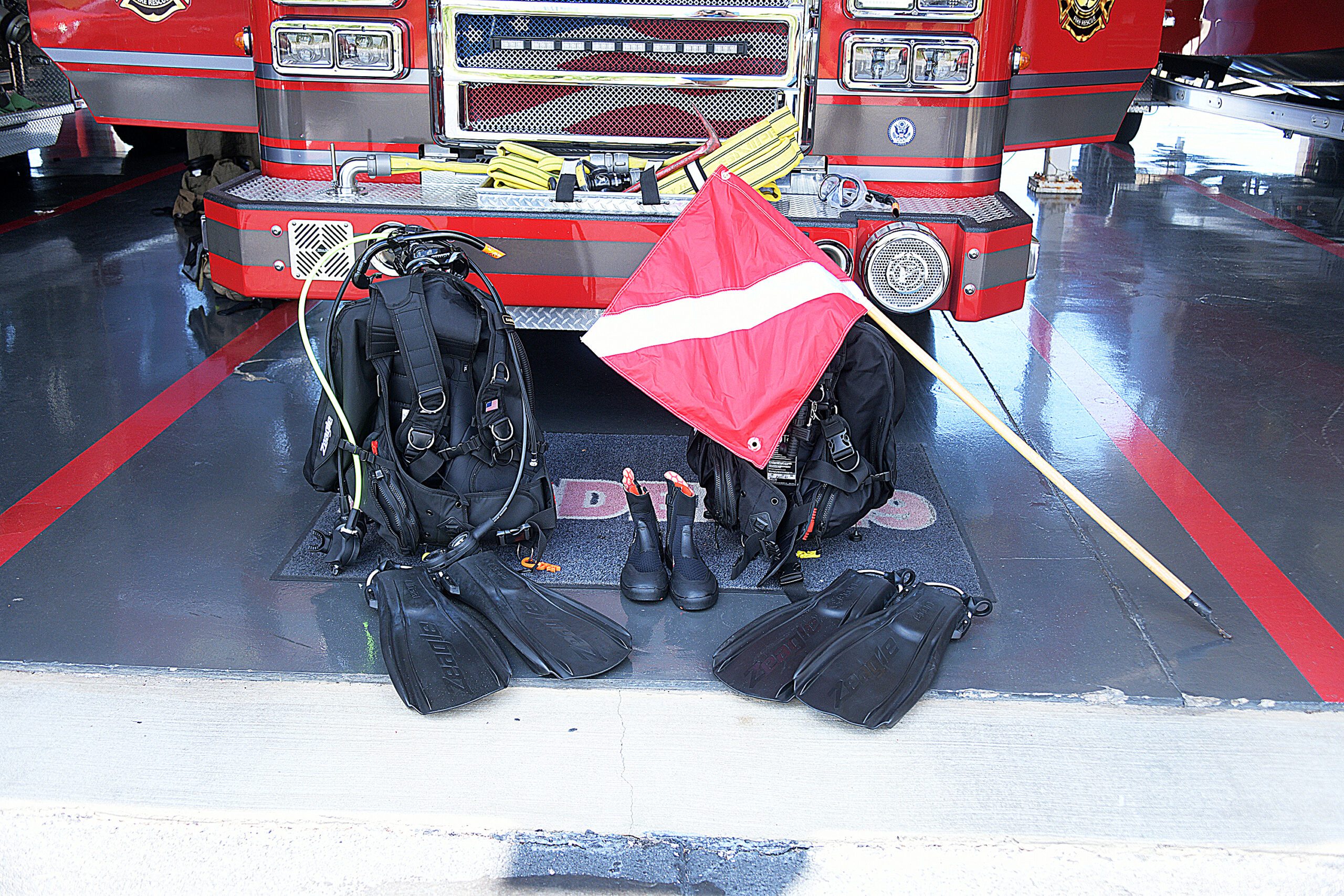 Navarre Beach Fire Rescue District personnel get scuba certified ...