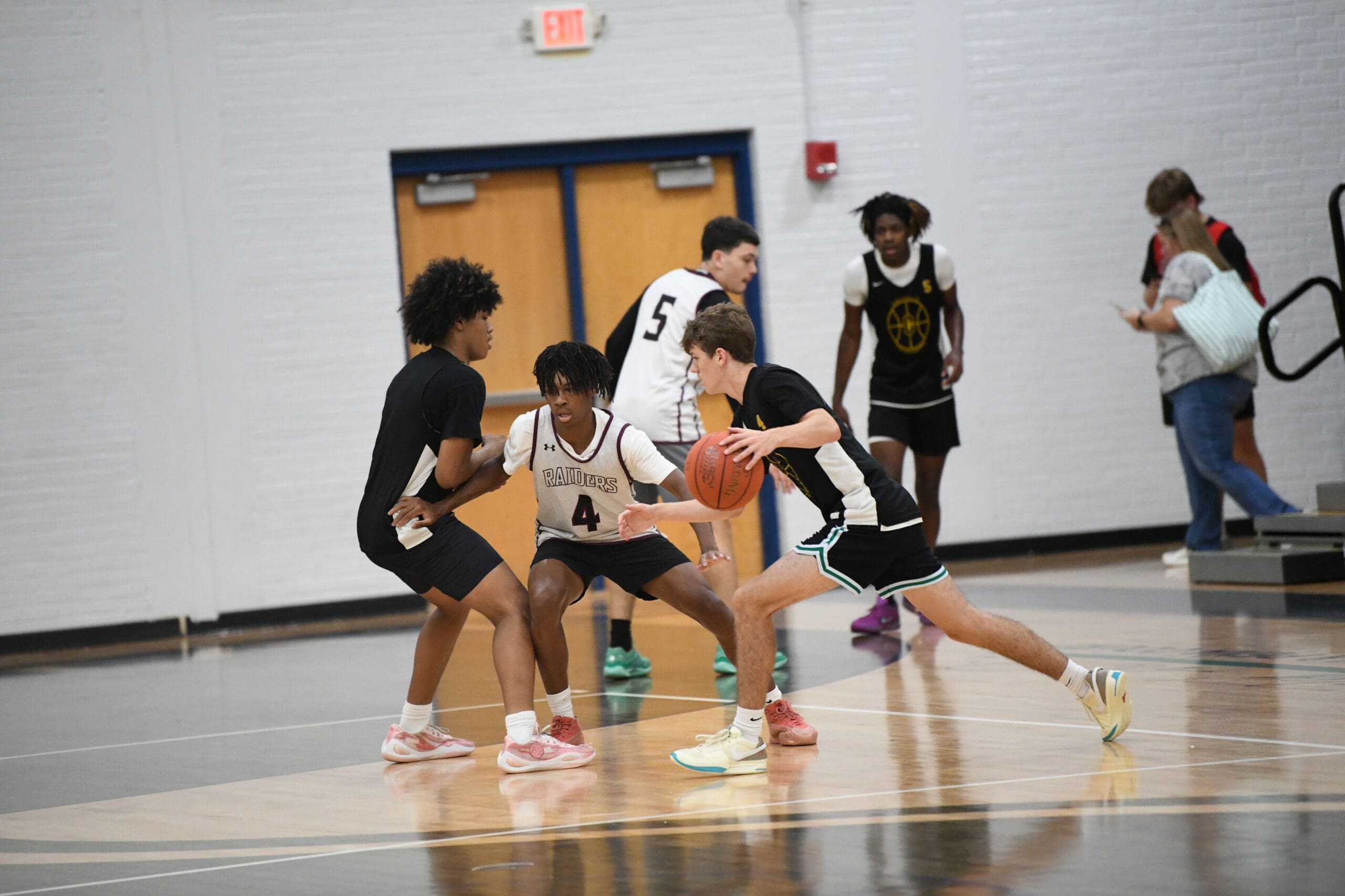 Raider boys basketball team taking big steps forward this summer | Navarre Press