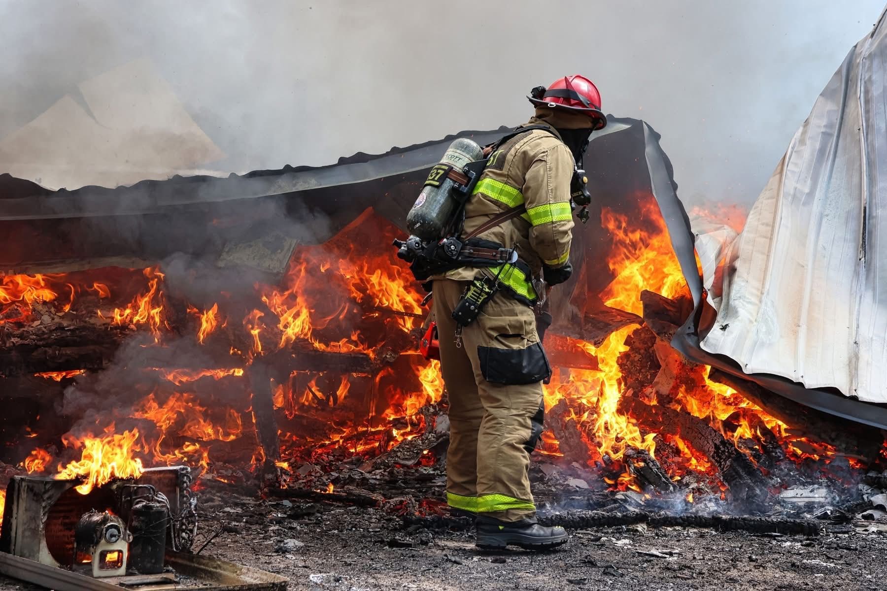 Weekend mobile home fire leads to firefighter injury | Navarre Press